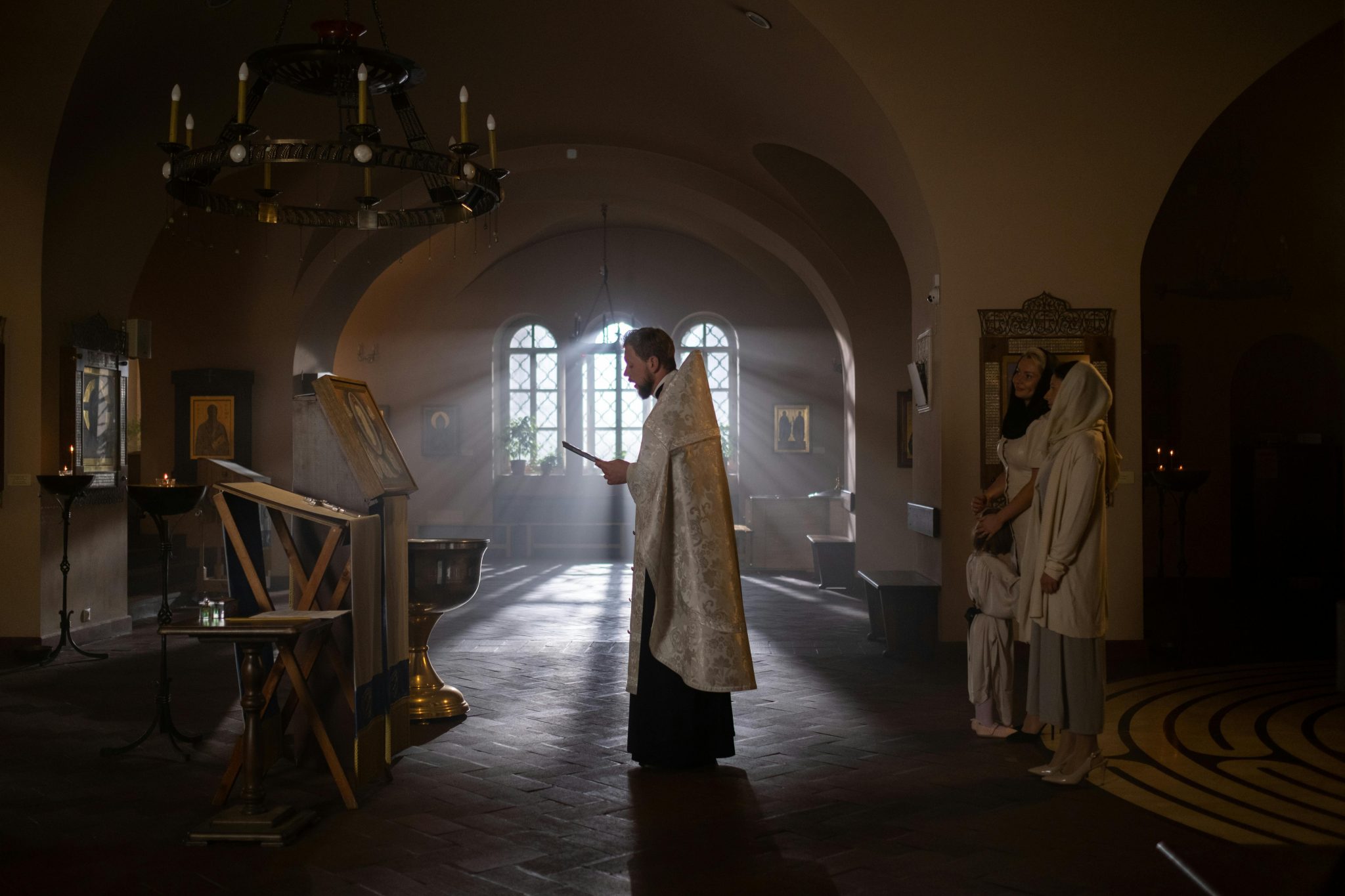 What is a church pew? Definition and history | Comfortek blog