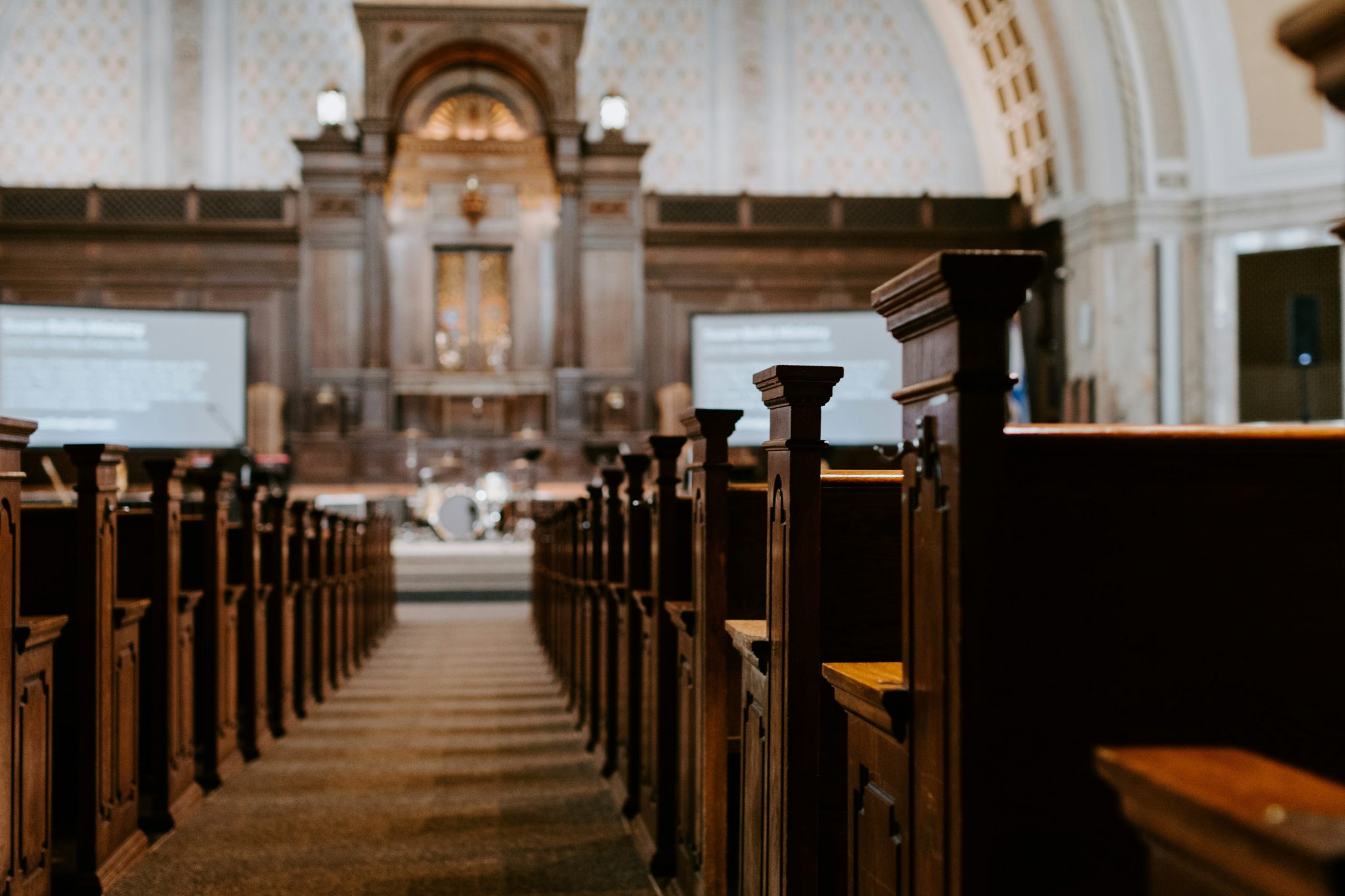 What is a church pew? Definition and history | Comfortek blog